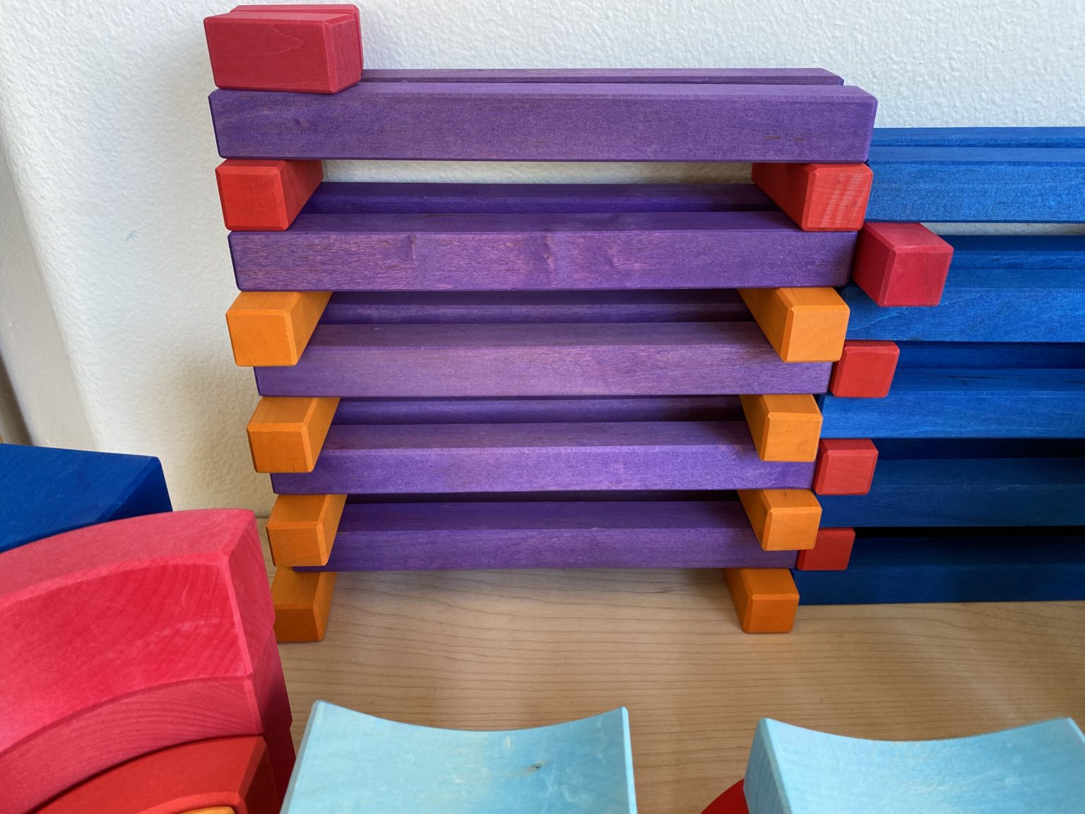 Bauspiel Blocks in Ball runs – Building With Rainbows