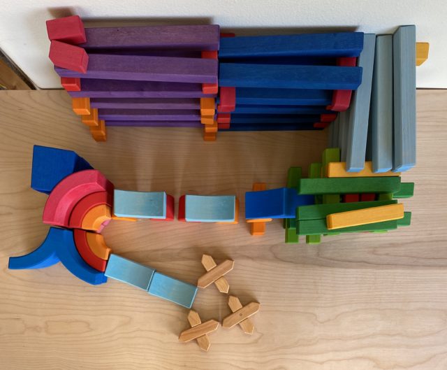 Bauspiel Blocks in Ball runs – Building With Rainbows