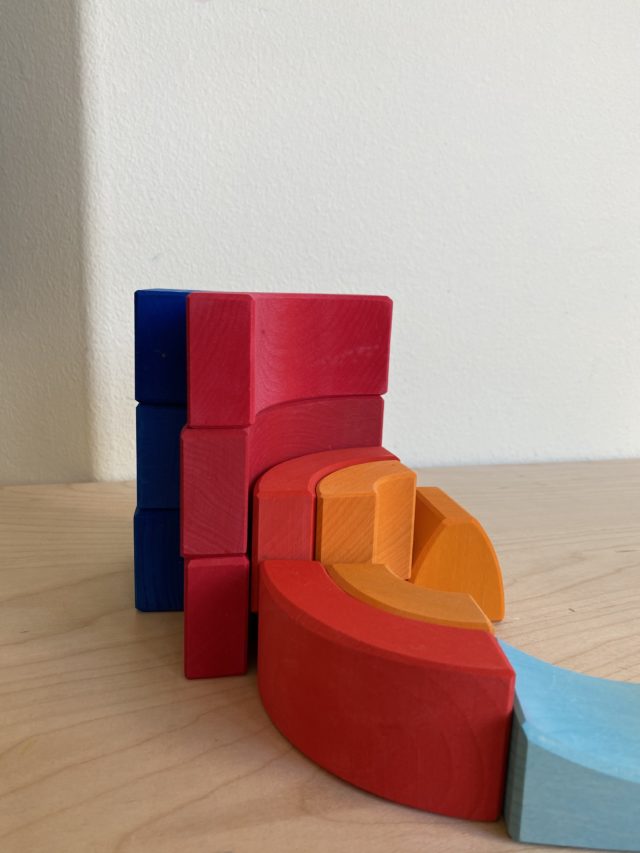 Bauspiel Blocks in Ball runs – Building With Rainbows